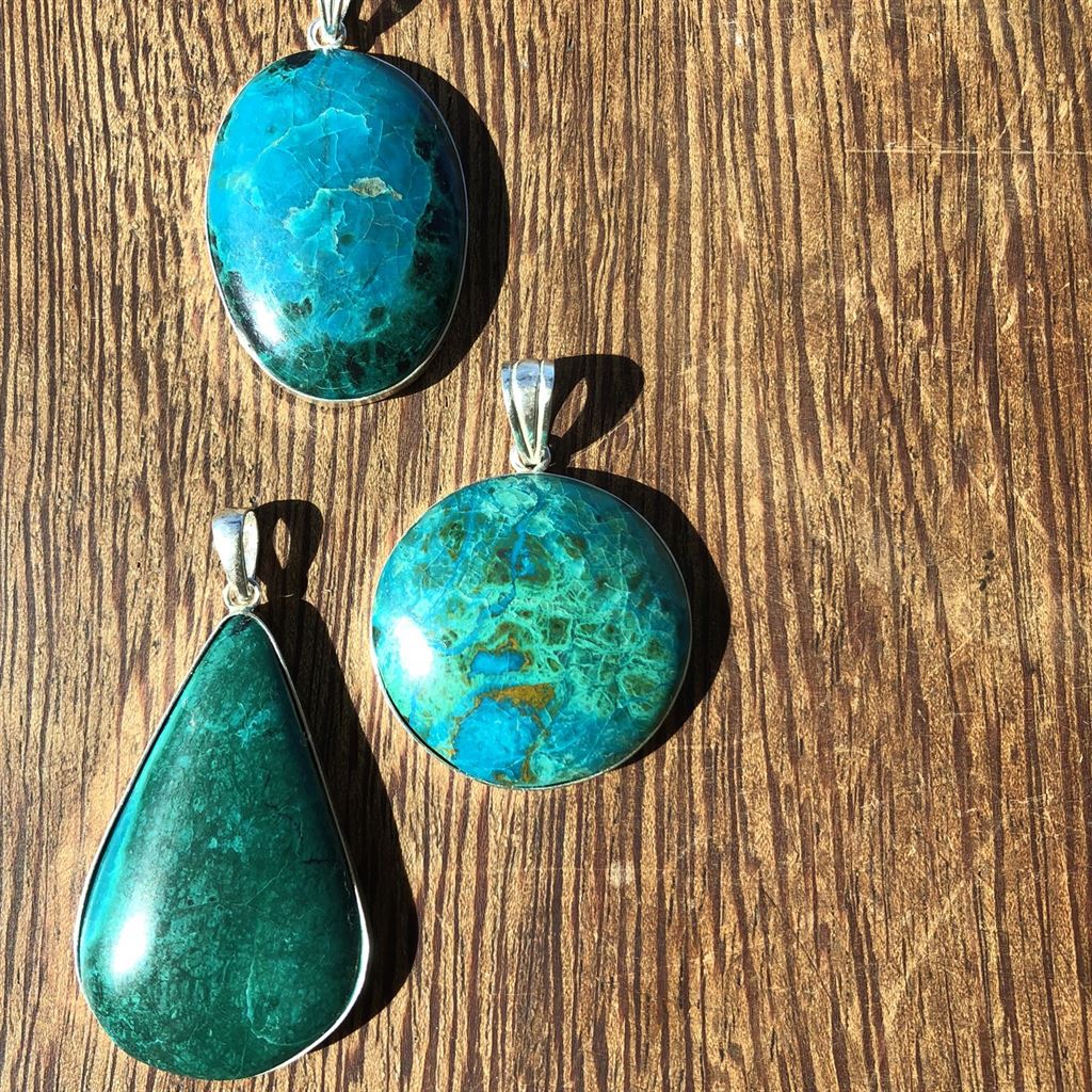 Pingente Crisocola (Turquesa Peruana) e prata – Redondo | Rio Místico